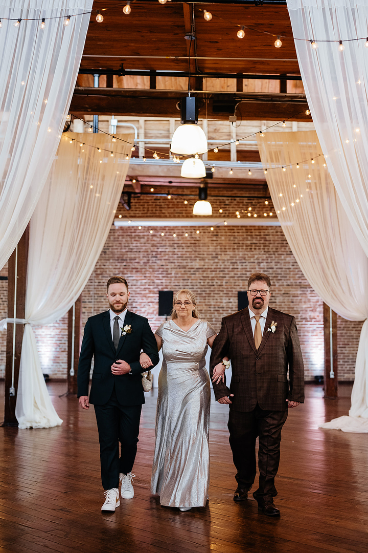 Downtown Indianapolis Wedding at the Biltwell Event Center